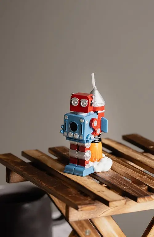 SOUTHLAKE GIFTS Vintage Robot Rocket Candle