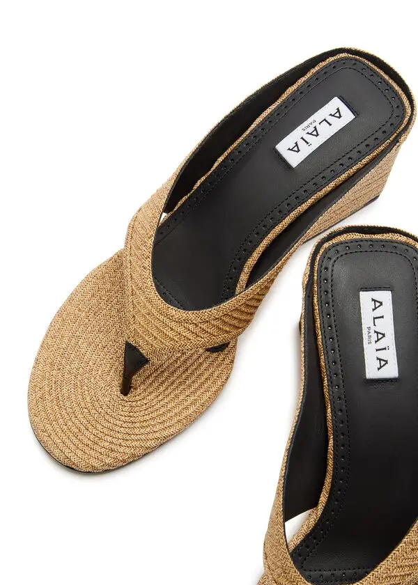 Alaïa Raffia Thong Wedge Mules - Beige