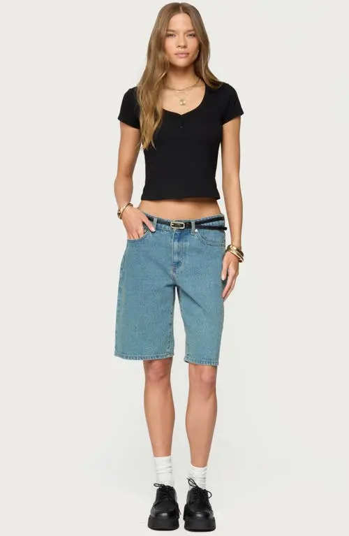 EDIKTED Katerina Henley Crop Top