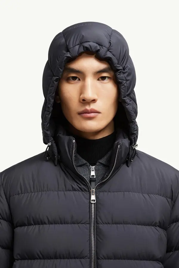 Moncler Arneb Short Down Jacket - Black | Editorialist