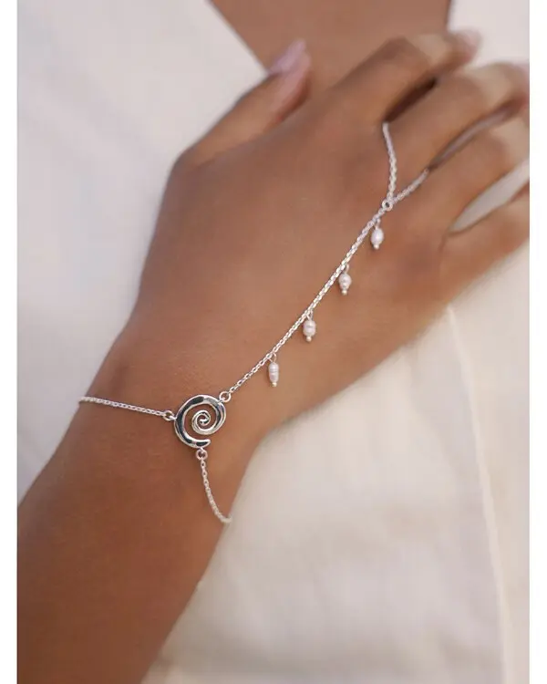 Ettika Aura Cultured Freshwater Pearl Hand Chain - Silver