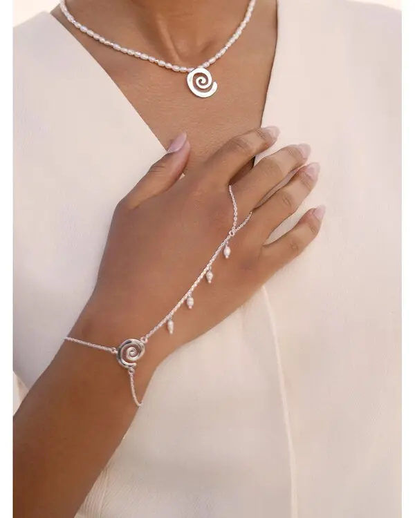 Ettika Aura Cultured Freshwater Pearl Hand Chain - Silver