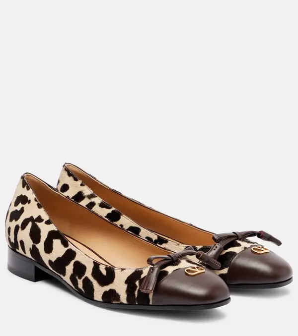 Valentino Garavani Valet Du Roi Calf Hair Ballet Flats - Beige