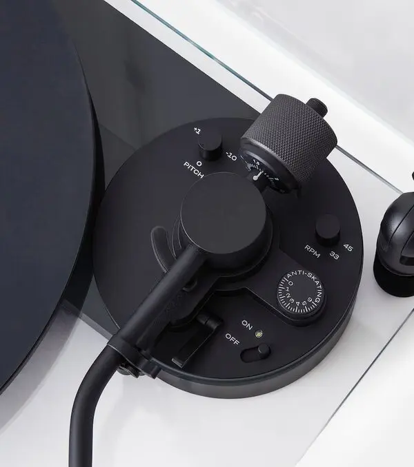 TRANSPARENT Turntable With Aluminum And Tempered Glass Construction