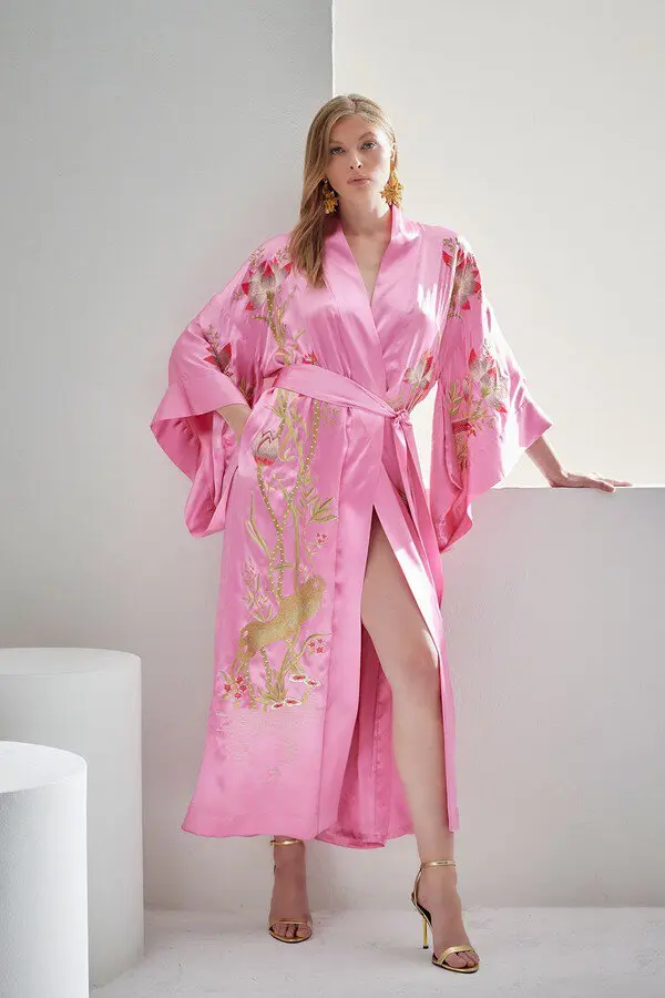 Natori Couture Lotus Embroidered Silk Robe - Pink
