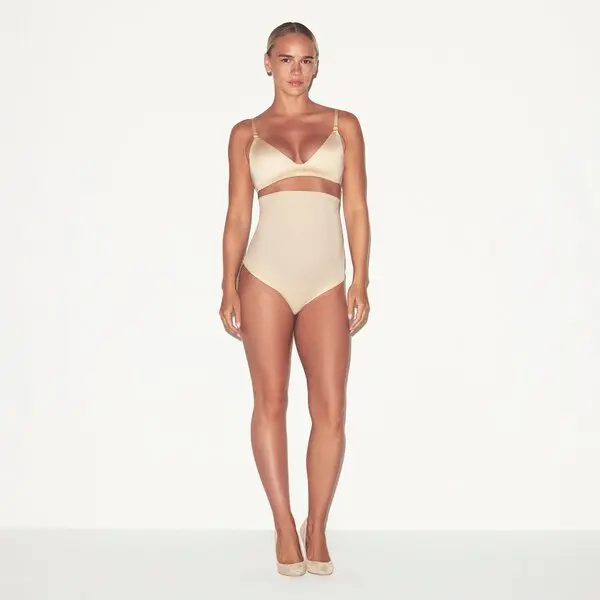 SKIMS Maternity Nursing Bra | Light Neutral | | Wireless Form - Sand