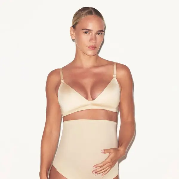 SKIMS Maternity Nursing Bra | Deep Neutral | | Wireless Form - Sand
