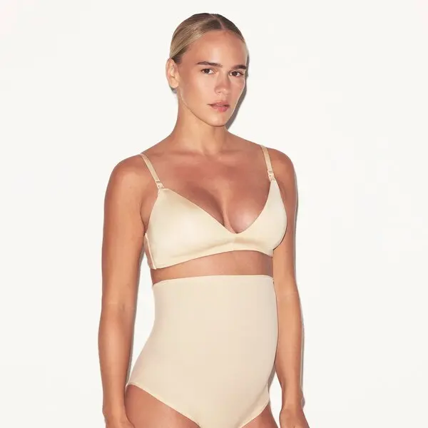 SKIMS Maternity Nursing Bra | Deep Neutral | | Wireless Form - Sand