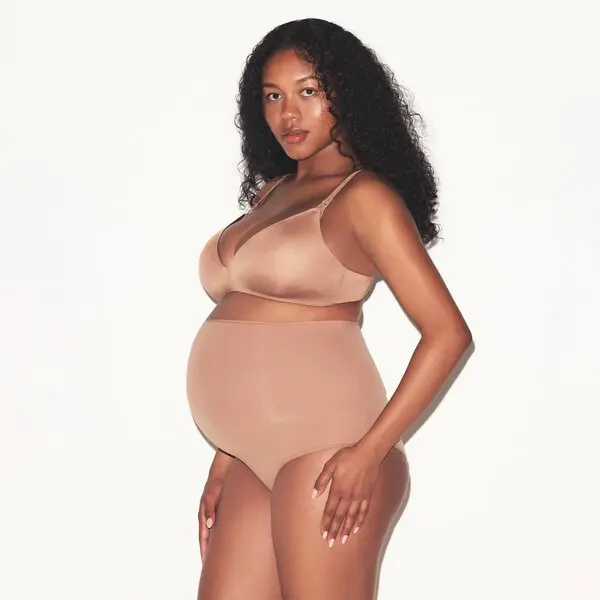 SKIMS Maternity Nursing Bra | Light Neutral | | Wireless Form - Sienna
