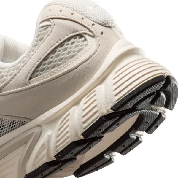 Nike V5 Rnr Athletic Sneakers - Brown