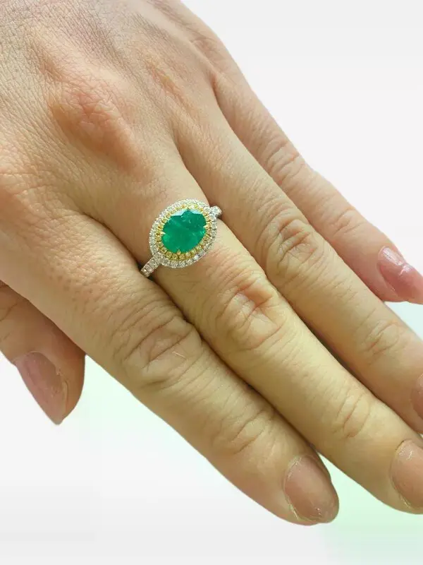 HYT JEWELRY 18k White Gold Emerald And Diamond Ring