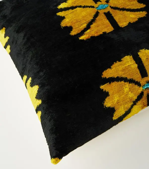 LES-OTTOMANS Silk And Cotton Cushion