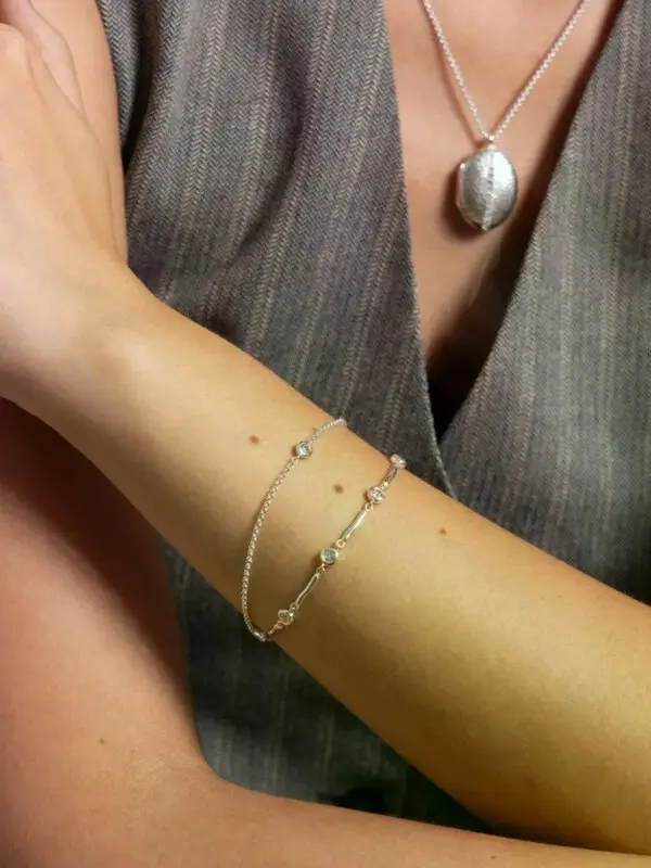 DOWER & HALL Dewdrop Sapphire Bracelet - Silver