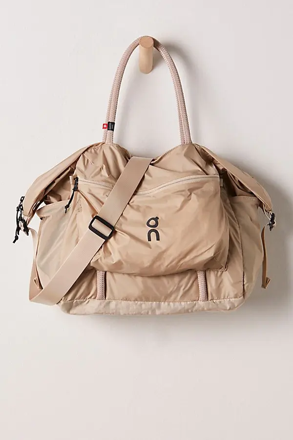 On Track Pack 35l Lite Tote - Sand
