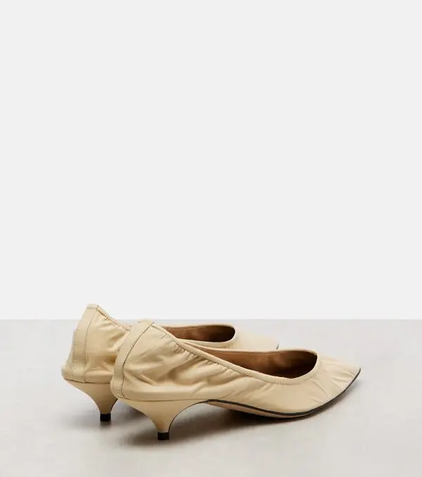 THE ROW Liisa 35 Pumps - Beige