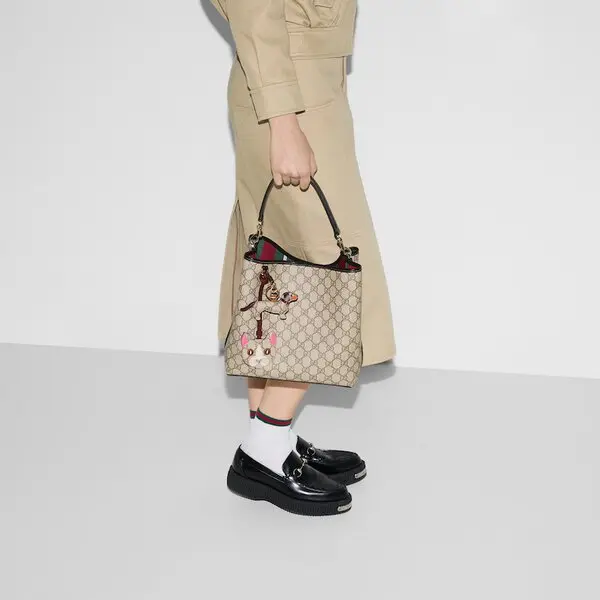 Gucci Gg Emblem Medium Bucket Bag Gg Canvas - Beige