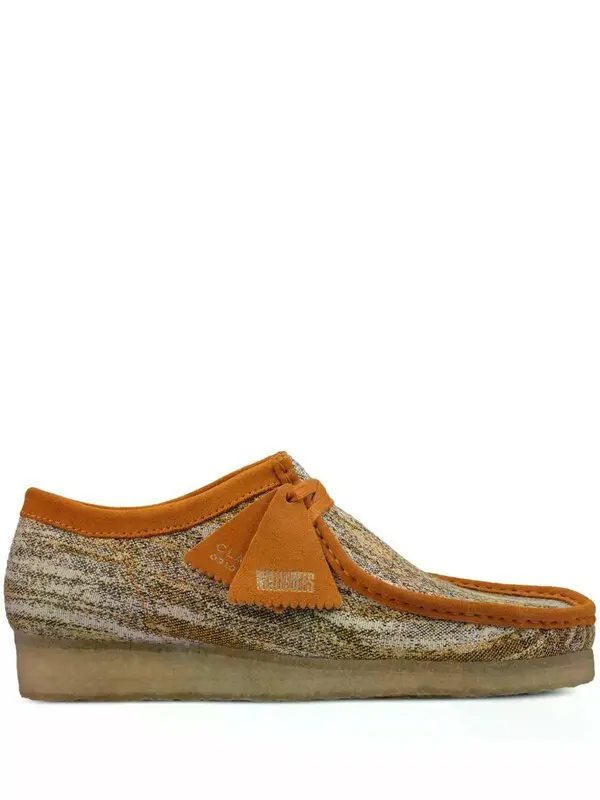 Clarks Wallabee Sand Desert Boots - Neutrals