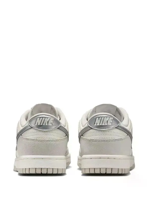 Nike Dunk Low Leather Sneakers - Grey