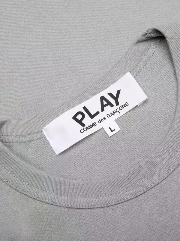 Play Comme Des Garcon Heart-patch T-shirt - Grey