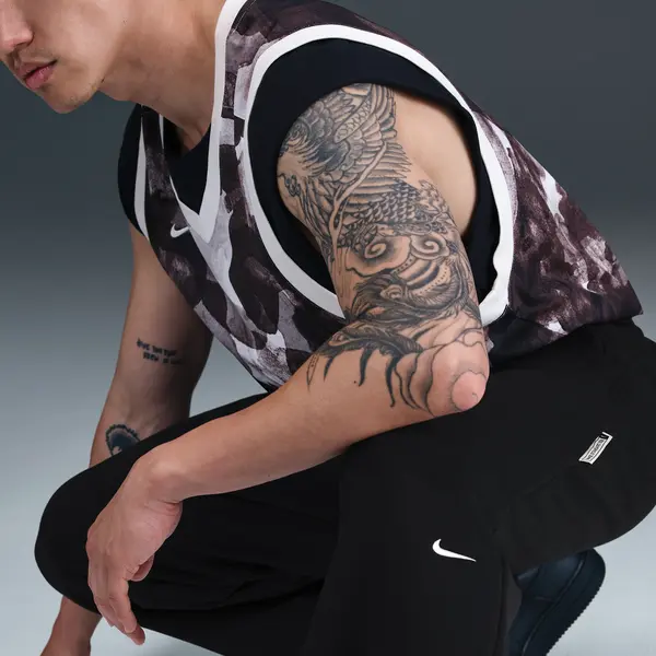 Nike Standard Issue Dri-Fit 7/8-Length Basketball Pants - Black