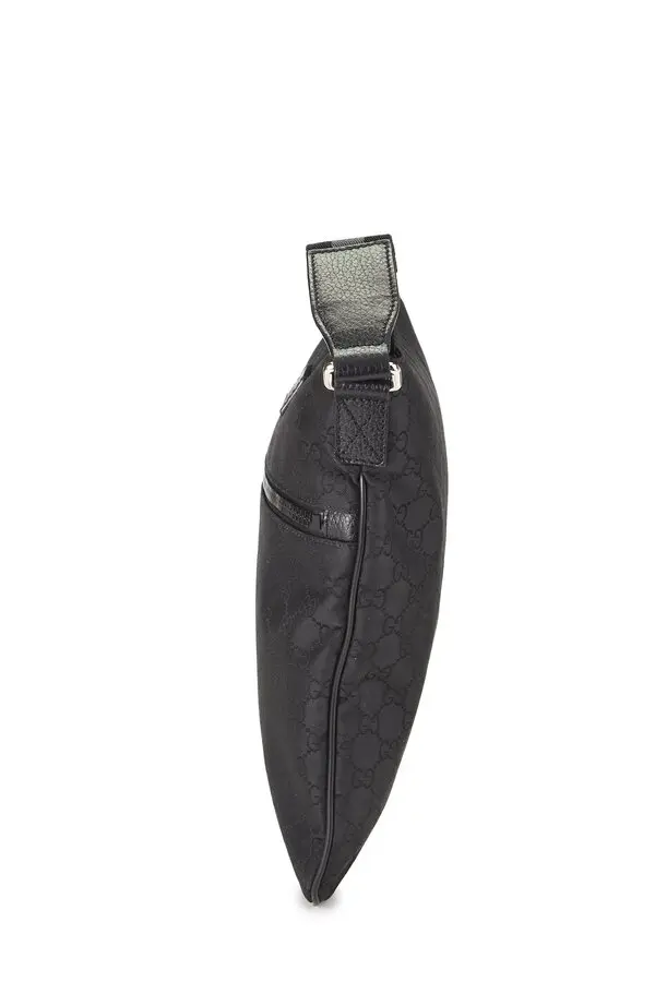 Gucci Gg Nylon Messenger Bag - Black