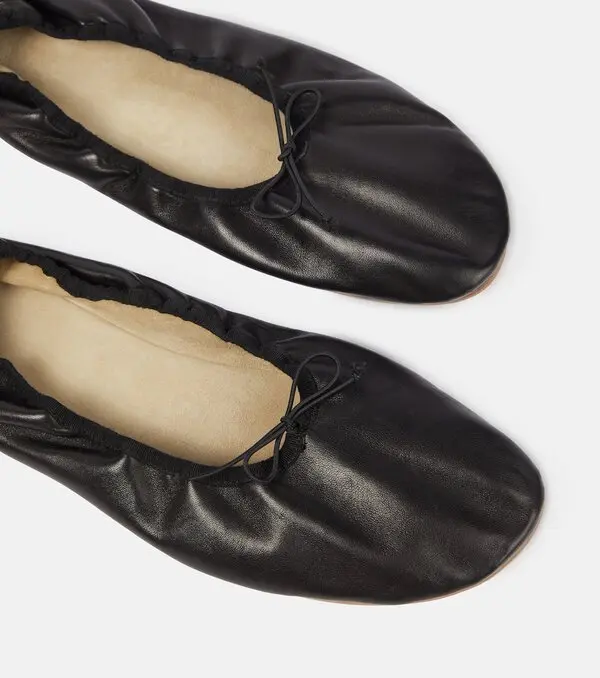 THE ROW Round Toe Leather Ballet Flats - Black