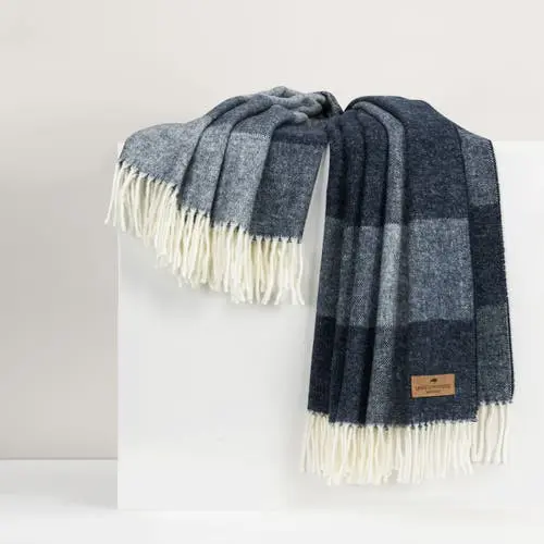 LANDS DOWNUNDER Hampton Plaid Herringbone Throw - Navy