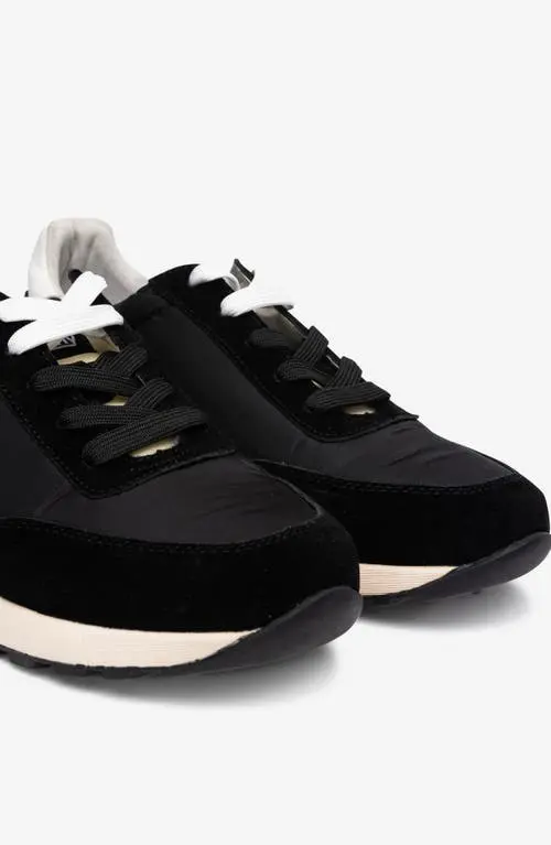 FRESHY Modern Runner Sneakers