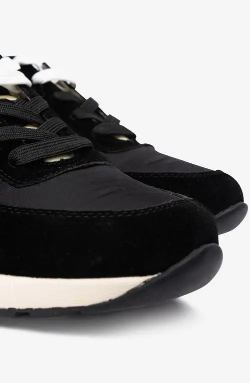 FRESHY Modern Runner Sneakers