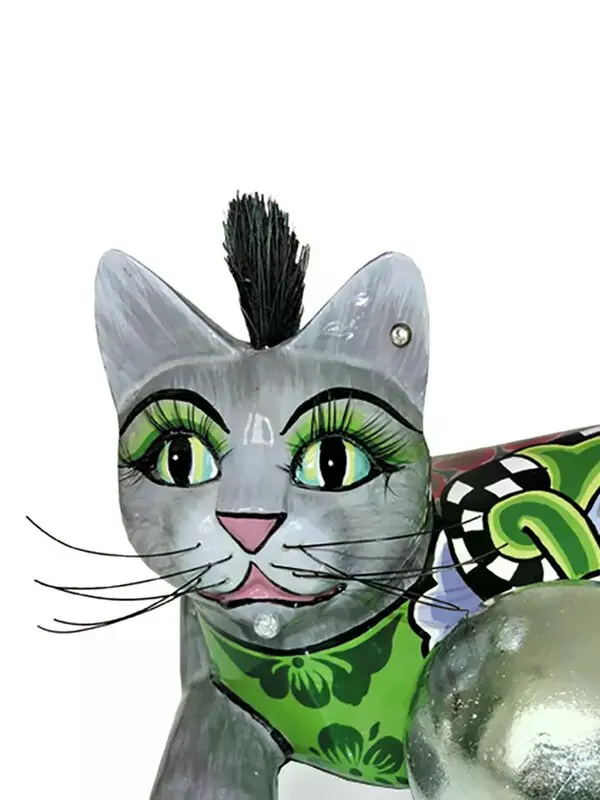 TOMS DRAG Mohawk-detail Cat Sculpture