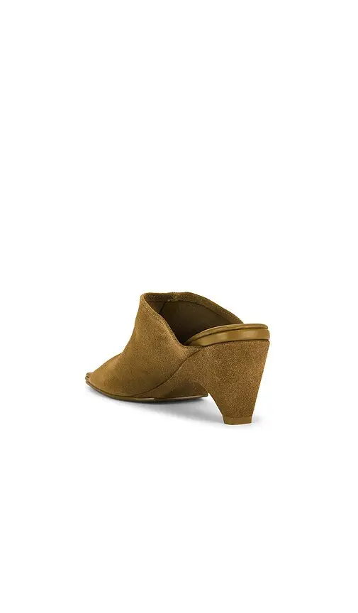 ST. AGNI Suede Arc Wedge