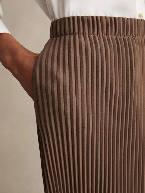 REISS Pippa Pleated Jersey Midi Skirt - Chocolate