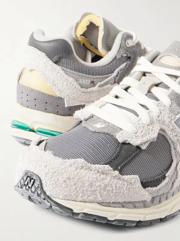NEW BALANCE 2002r Sneakers