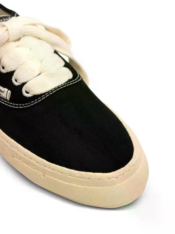 GENERAL SCALE. Kiefer Canvas Sneakers - Black