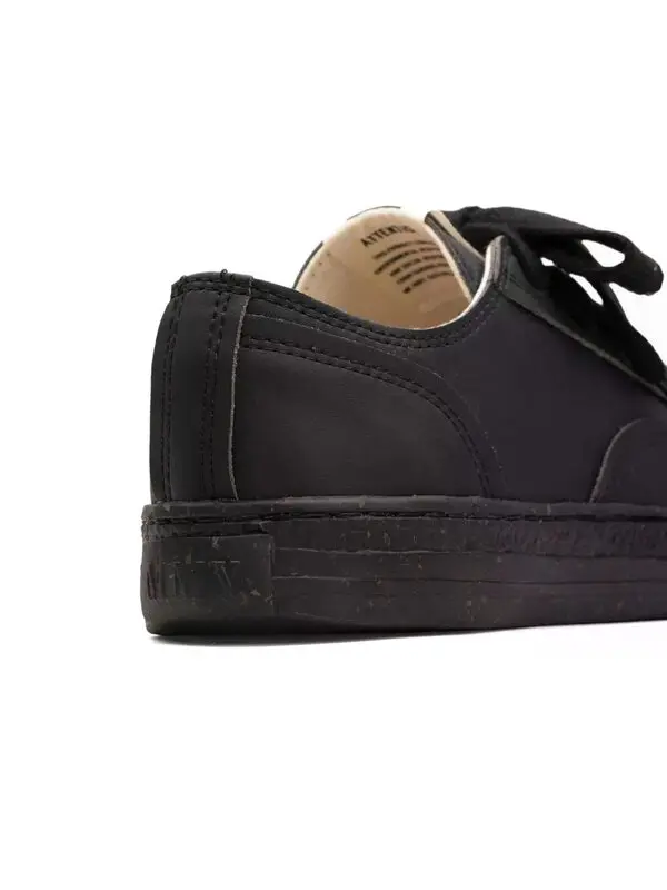 GENERAL SCALE. Roy Low-top Sneakers - Black