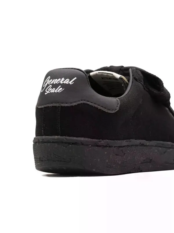 GENERAL SCALE. Canvas Low-top Sneakers - Black