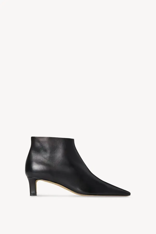 THE ROW Carla Boot 45 - Black