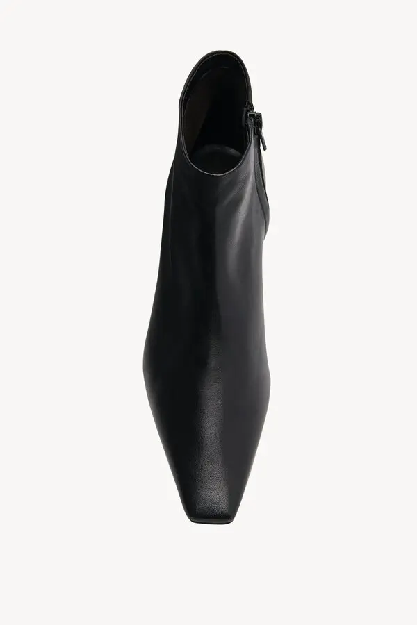 THE ROW Carla Boot 45 - Black