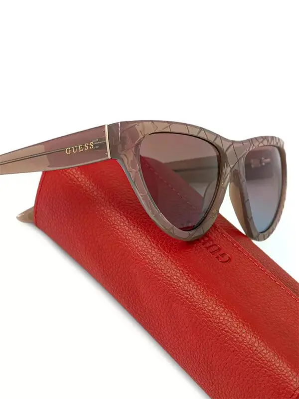 Guess Cat-eye Frame Sunglasses