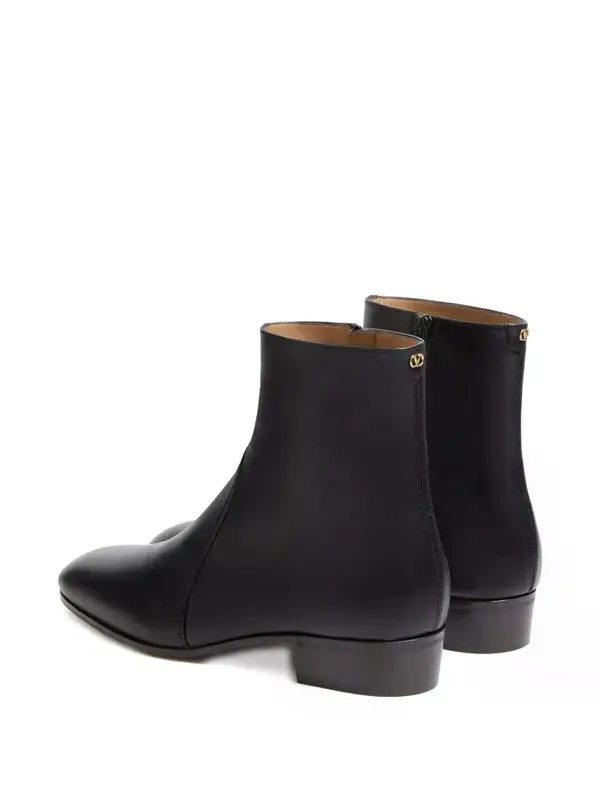 Valentino Garavani Pat Round-toe Boots - Black