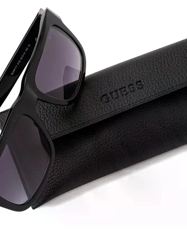 Guess Rectangle-frame Sunglasses - Black