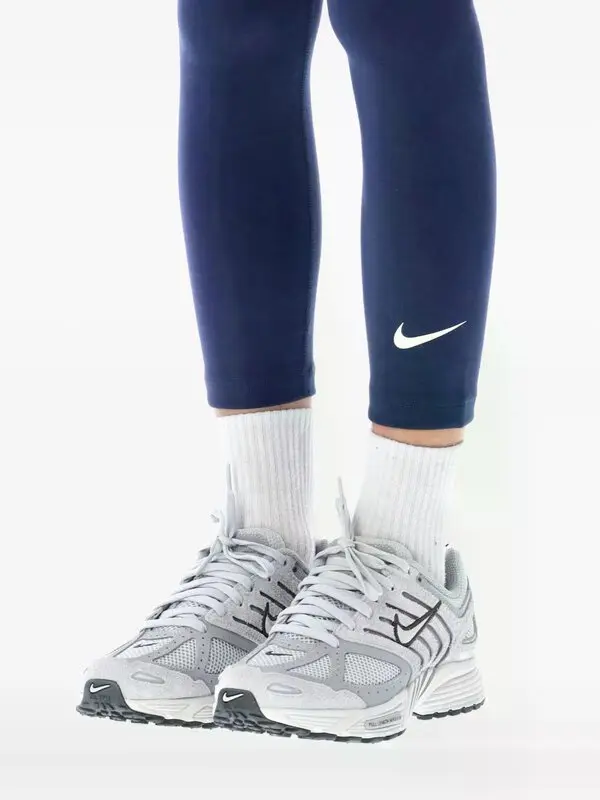 Nike Swoosh Leggings