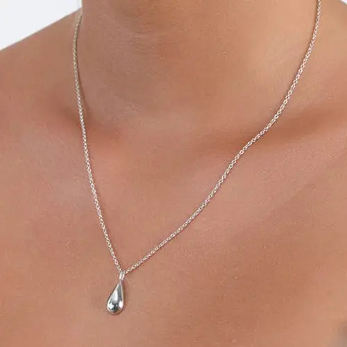 LUCY QUARTERMAINE Tear Drop Pendant Necklace