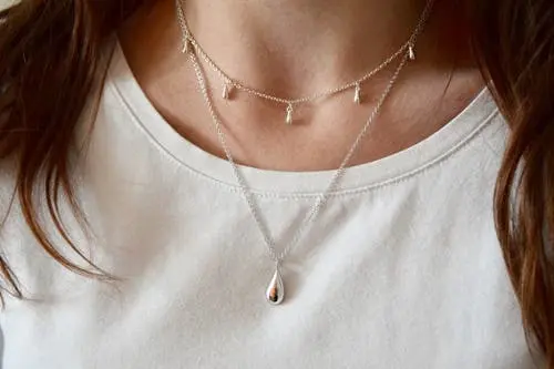 LUCY QUARTERMAINE Tear Drop Pendant Necklace