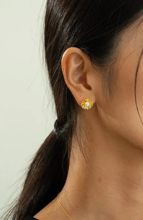 BEARFRUIT JEWELRY Flora Pearl Stud Earrings