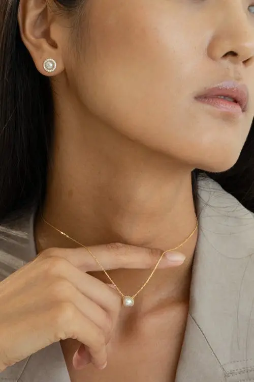 BEARFRUIT JEWELRY Eleanor Pearl Stud Earrings - Gold