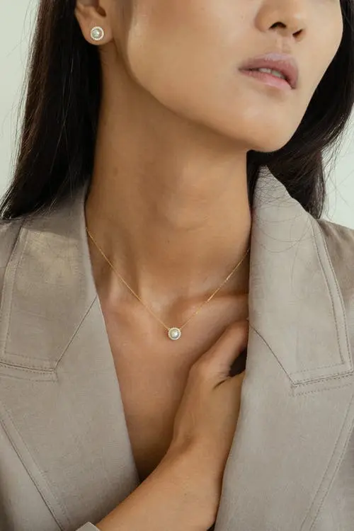 BEARFRUIT JEWELRY Eleanor Pearl Stud Earrings - Gold