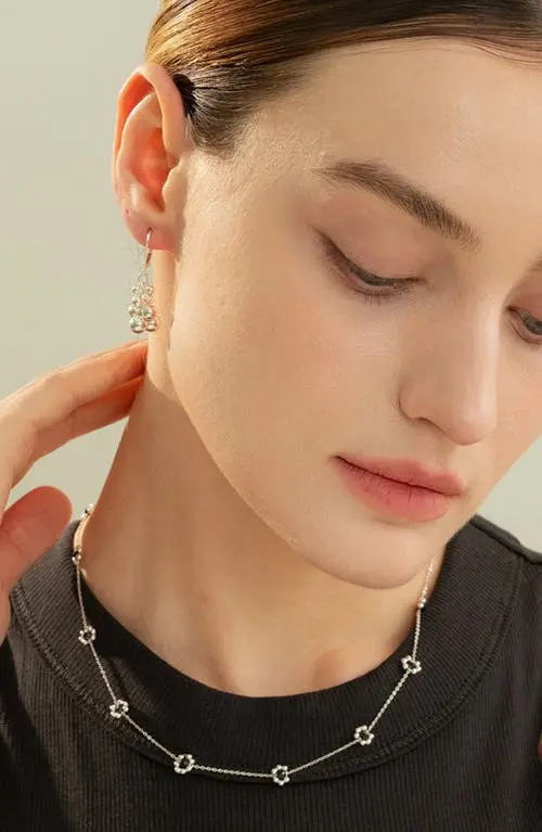 BEARFRUIT JEWELRY Flower Pendant Necklace