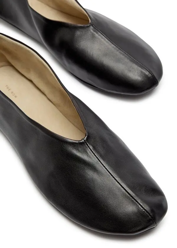 THE ROW Stella Leather Ballet Flats - Black