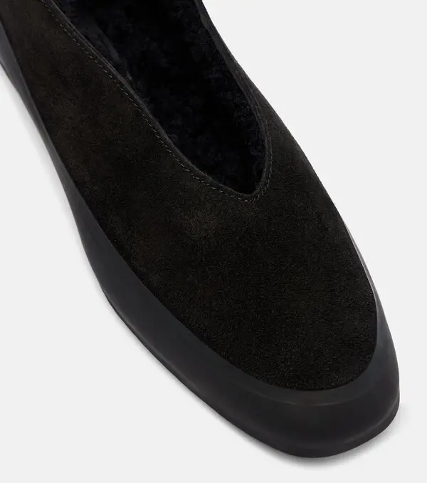 Le Monde Beryl Shearling-lined Ballet Flats - Black